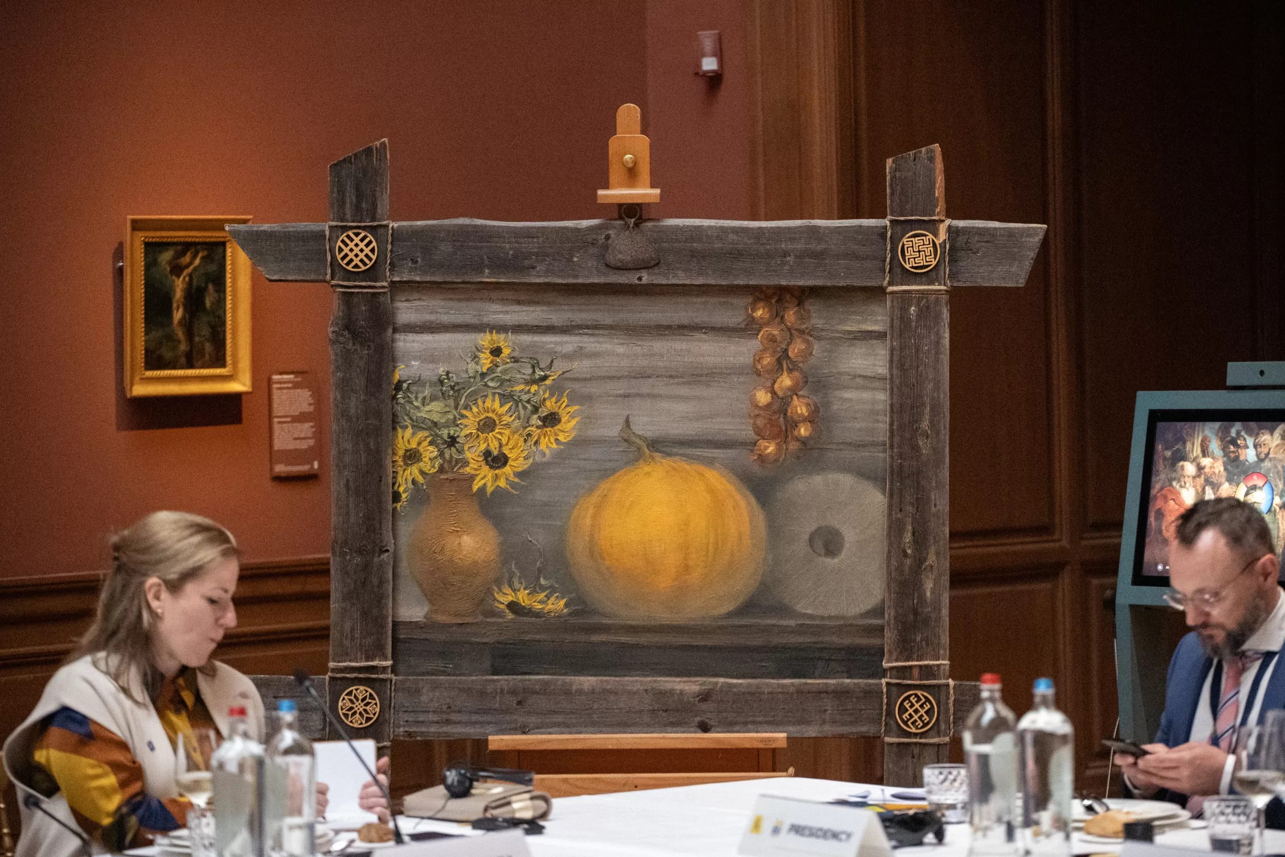 Sviatlana Tsikhanouskaya presented Ales Pushkin’s painting as gift to ...